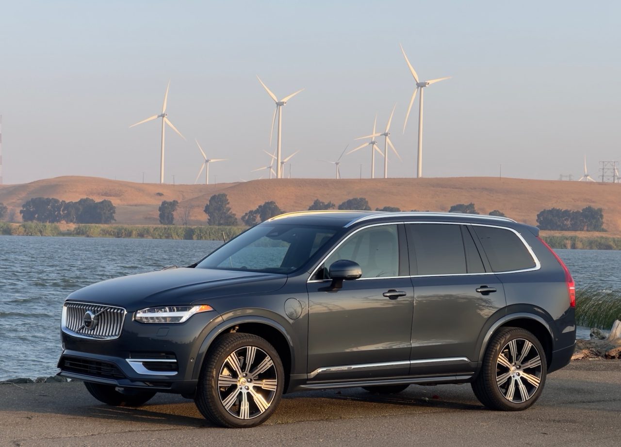 2024 Volvo XC90 T8 Recharge Ultimate Makes Waves in Midsize Segment - Headlight.news