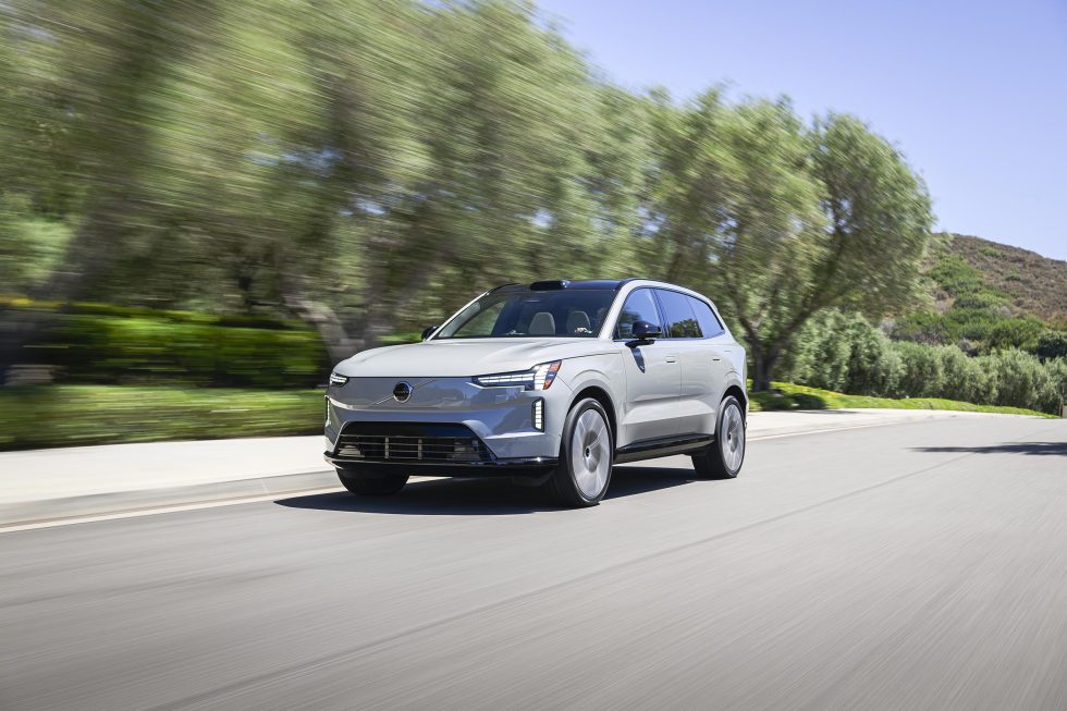 First Drive: 2025 Volvo EX90 Twin Motor Performance - Headlight.news