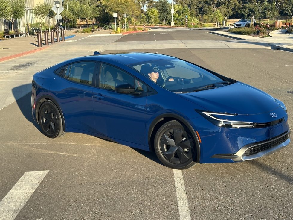 A Week With: 2025 Toyota Prius PHEV XSE - Headlight.news